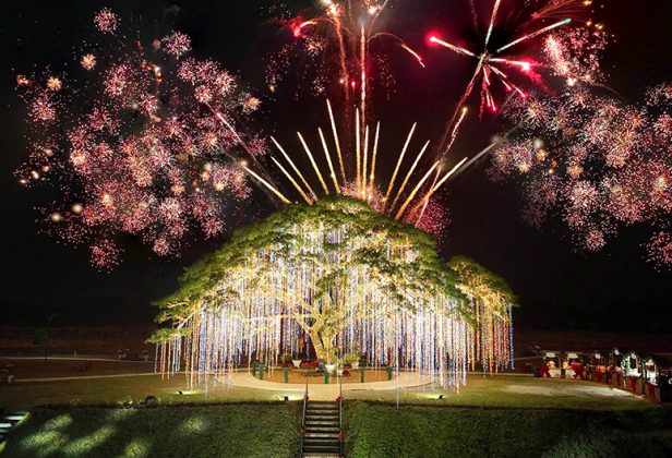 A Season of Light: The Heritage Tree illuminates Villar City - Property ...